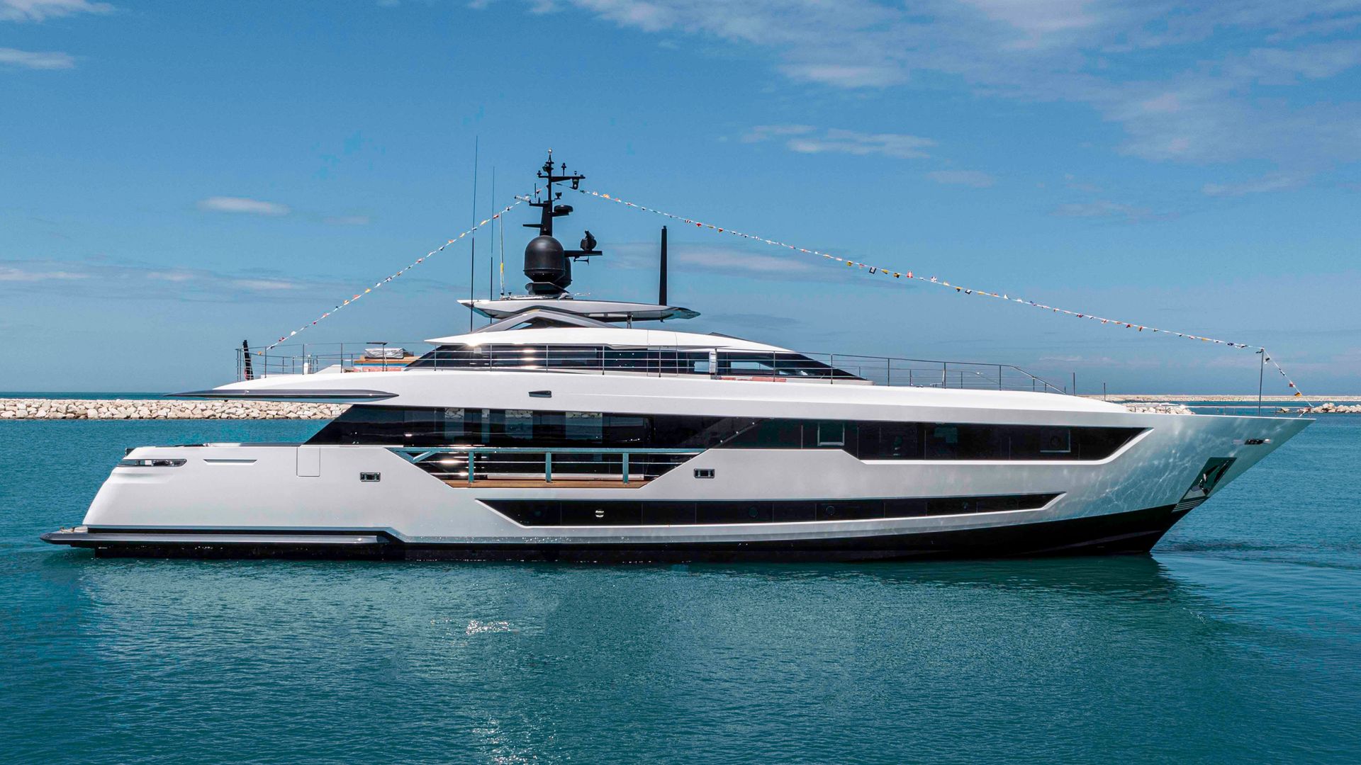 Saetta 120 yacht (Custom Line, 38.13m, 2025)